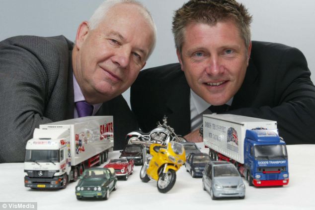 Ποιος είναι ο πολυεκατομμυριούχος ασφαλιστής που αγόρασε το παλάτι των ...