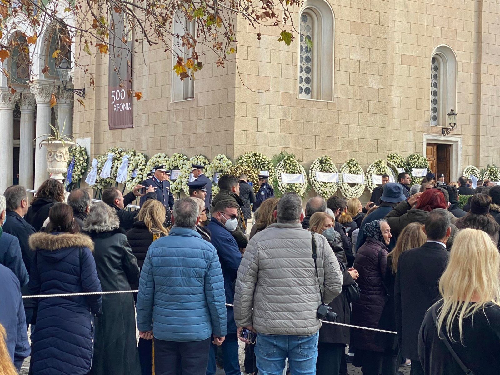 Κηδεία τεως βασιλιά Κωνσταντίνου: πλήθος κόσμου βρίσκεται αυτήν την ώρα ...