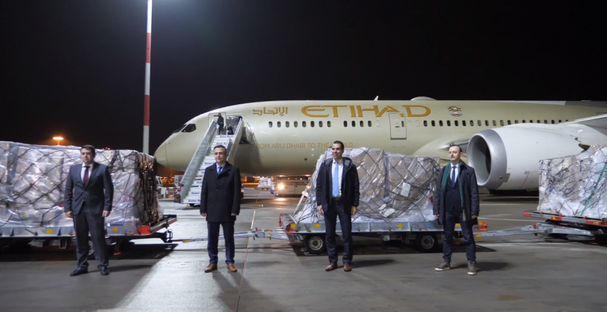 Παραλαβή δωρεάς 11 τόνων ιατρικού υλικού από τα Η.Α.Ε. (video) | Nextdeal