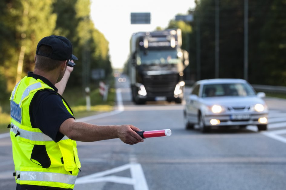 Τι σημαίνουν οι υποδείξεις και τα σήματα του τροχονόμου; | Nextdeal